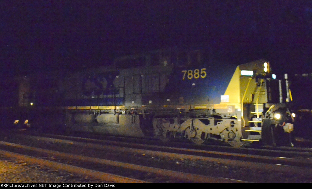 CSX C40-8W 7885 leads W035-27